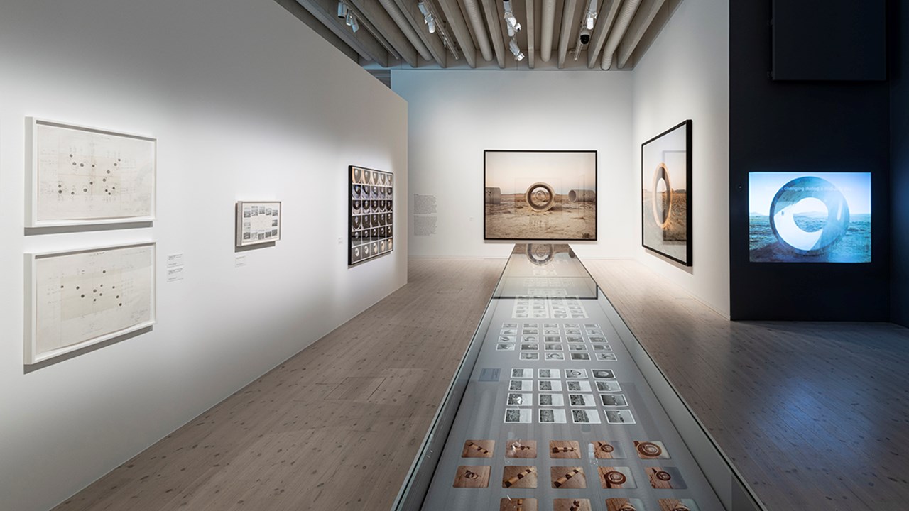 Nancy Holt / Inside Outside | Konstguiden